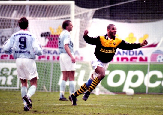 Pascal Simpson - från Ekerö till Nou Camp - Halmstads BK